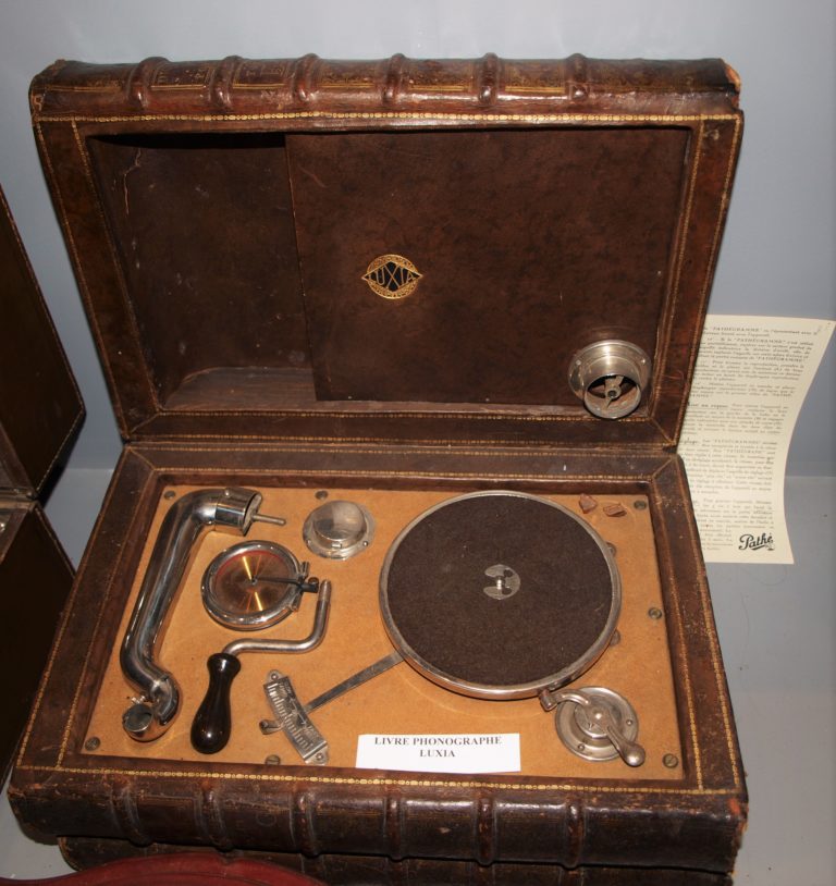 Phonographe au Phono Museum Paris • Chine & Puces